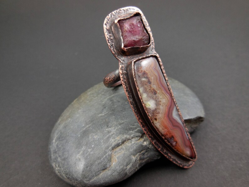 Size 8.5 Crazy lace agate and rough spinel ring-copper | Etsy