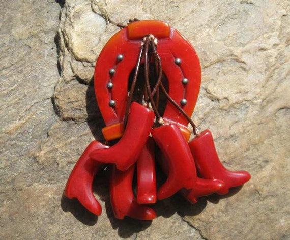 Red Bakelite GOOD LUCK Horseshoe 7 Boots Pin Brooch - Gem