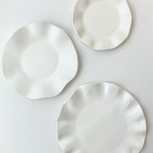 Ceramic Wavy Plate, Gloss White and Satin White Plate, Ruffled Plate - Etsy
