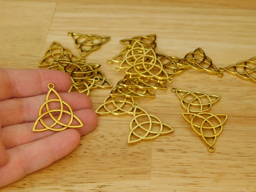 Celtic Trinity Knot Triquetra Pendants / Charms, Antique Gold Tone 30mm ...