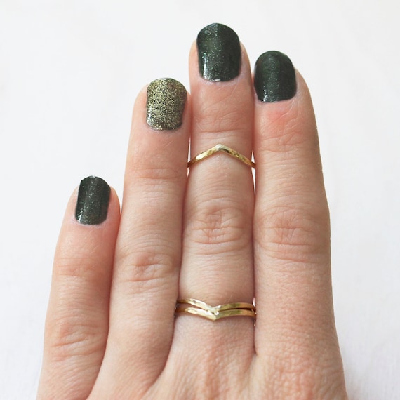 Set of 3 Chevron Stacking Rings w/ Hammered texture. Delicate | Etsy