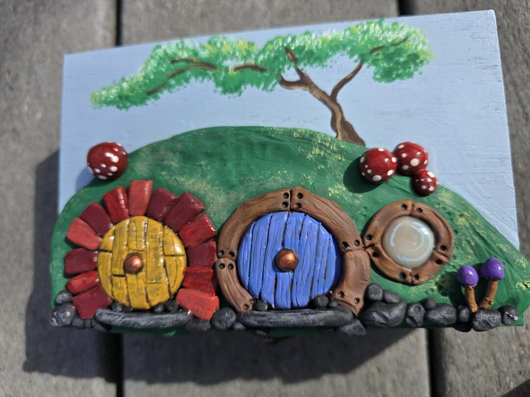 Hobbit Hole - Keepsake Box - Art Sculpture - 6"x4"x2" Gift/trinket Box ...