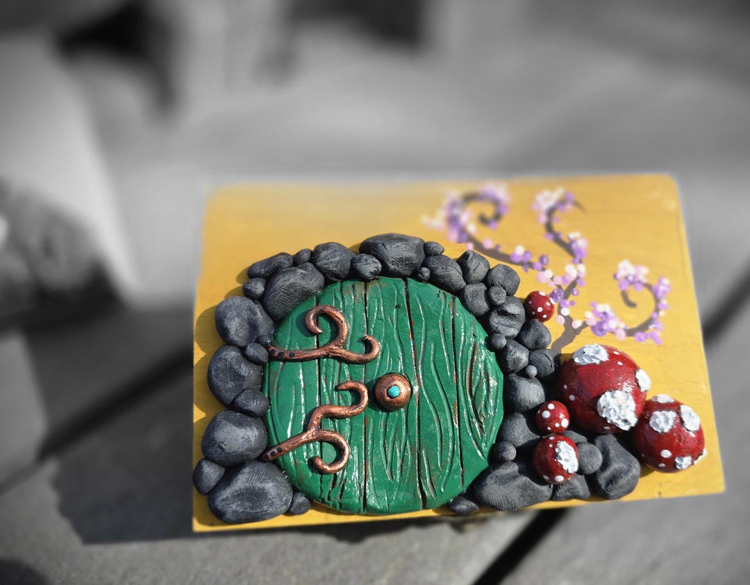Hobbit Hole - Keepsake Box - Art Sculpture - 6"x4"x2" Gift/trinket Box ...