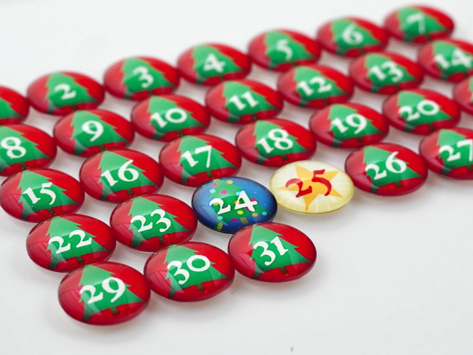Christmas Glass Number Magnets | Festive Red and Green Holiday Magnets ...