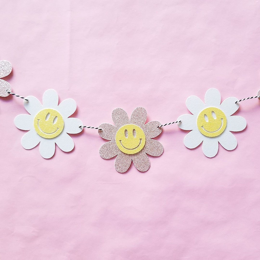 Smiley Face Daisy Garland - Retro Party Decor - 70s Party Decor ...
