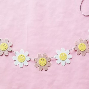 Smiley Face Daisy Garland - Retro Party Decor - 70s Party Decor ...