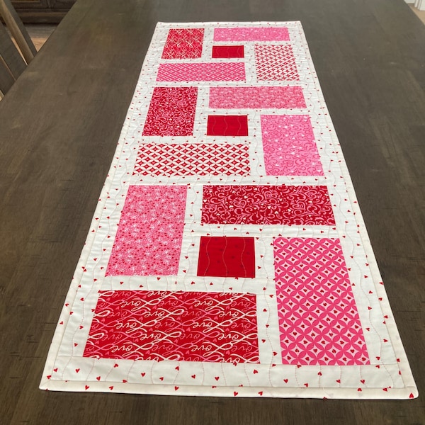 Quilted Valentine Table Runner - Etsy