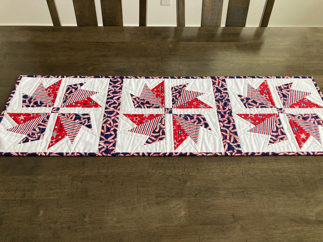 Quilted Patriotic Table Runner: 4th of July Pinwheel Design - Etsy
