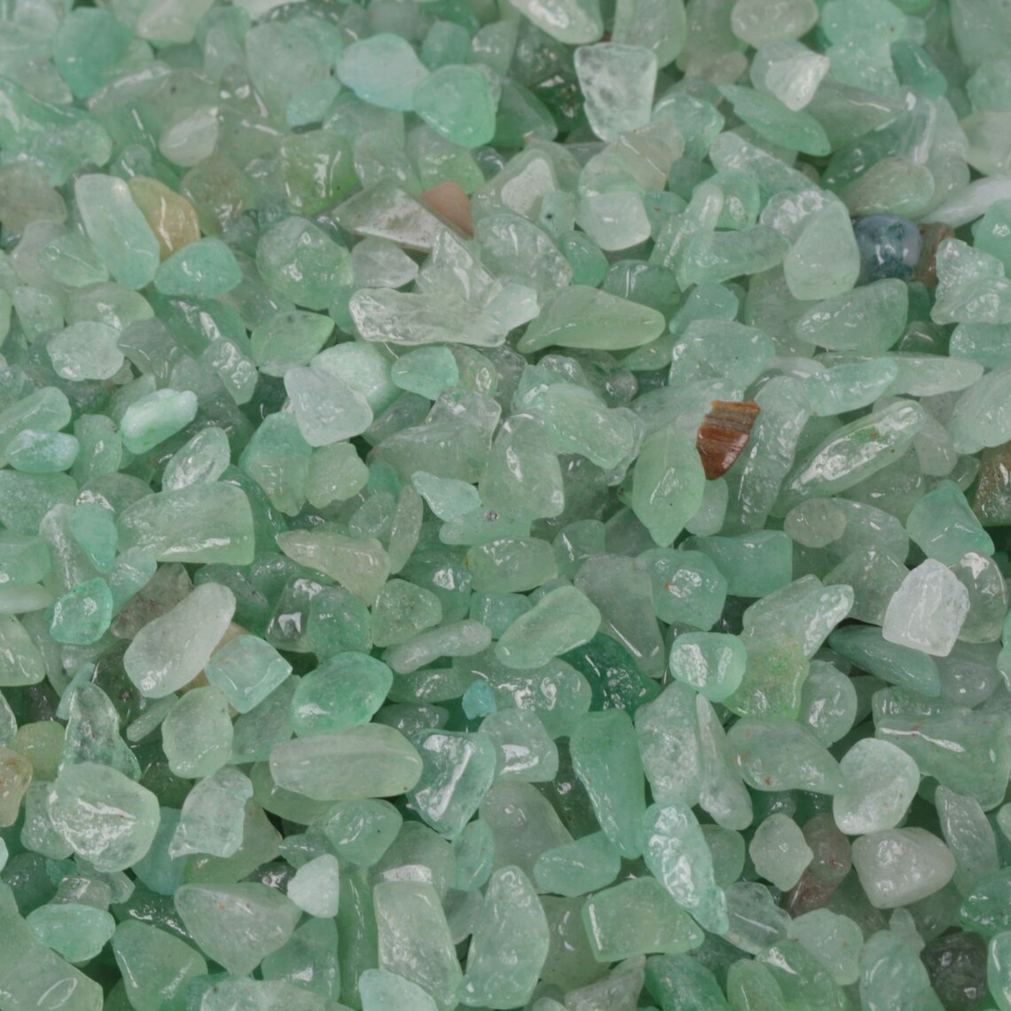 Green Aventurine Gemstone Polished Chips Crushed Tumbled Stone Crystal ...