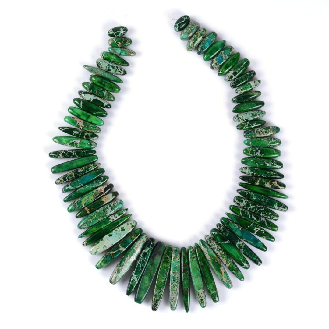 G2160 10 to 40mm Green Dyed Sea Sediment Jasper Chips Sticks Graduated ...