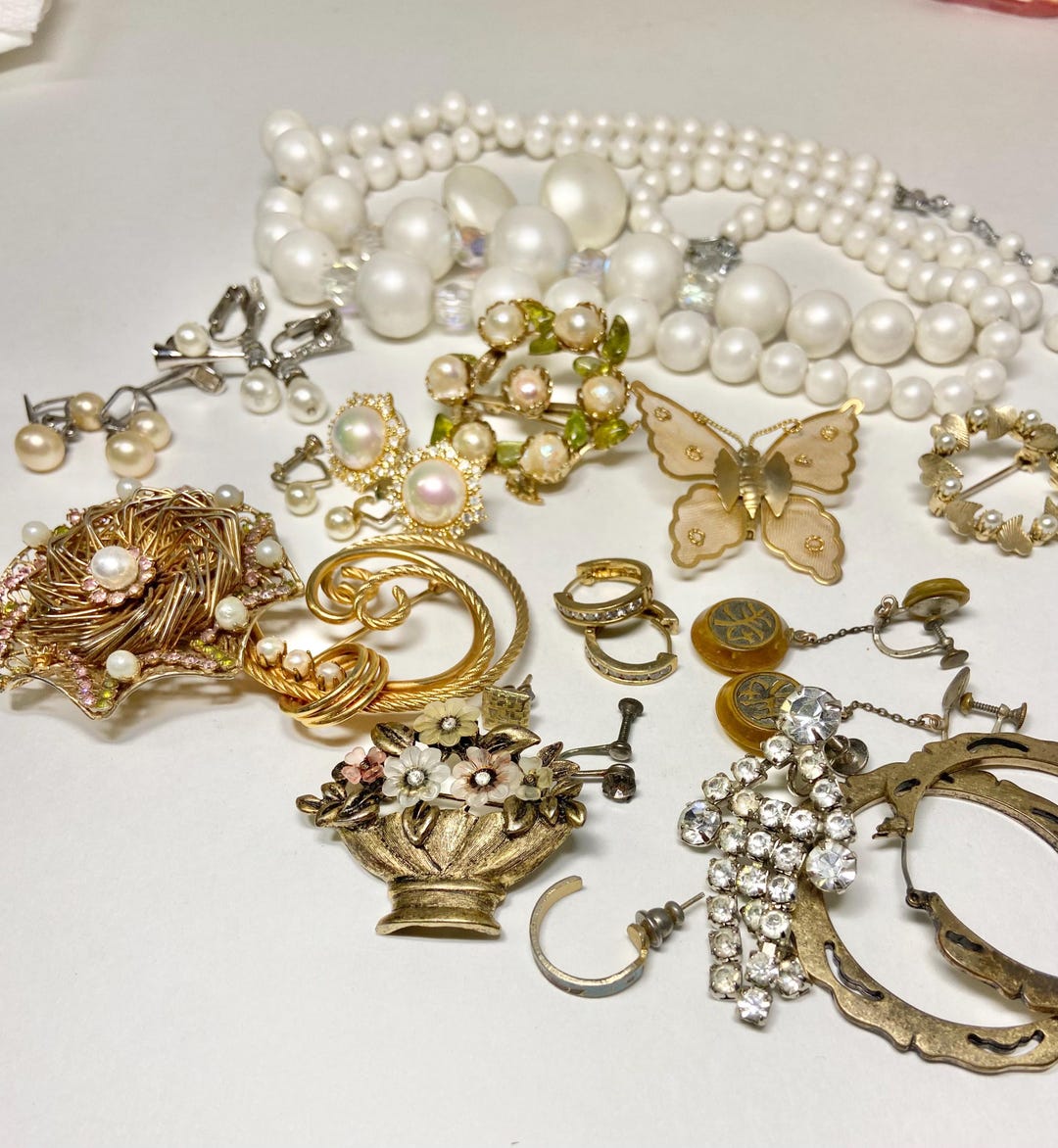 Vintage Destash Jewelry Lot, Mixed Lot of Usable and Crafting Brooches ...