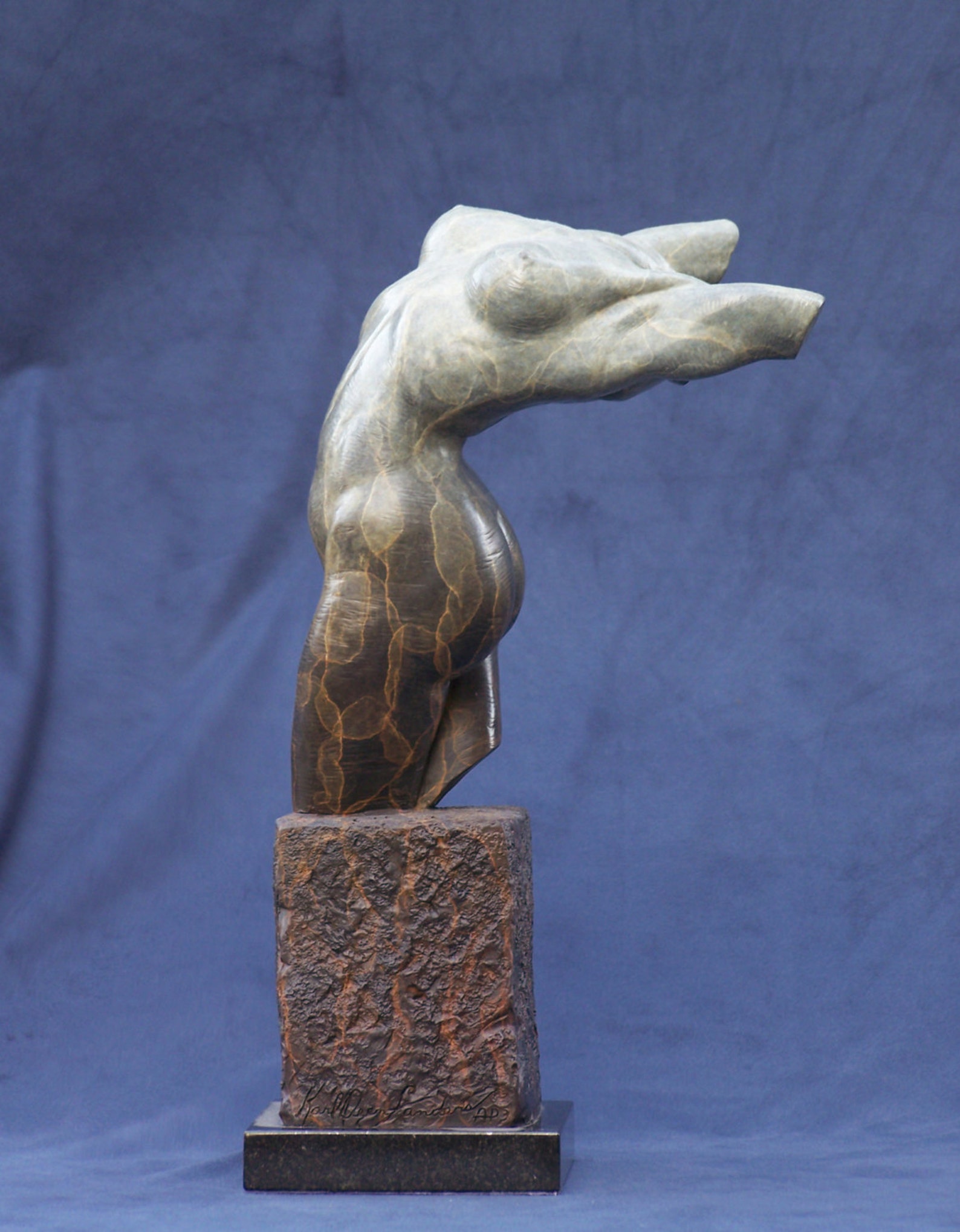 Escultura de fragmento de torso femenino. Bronce fundido. Edición ...