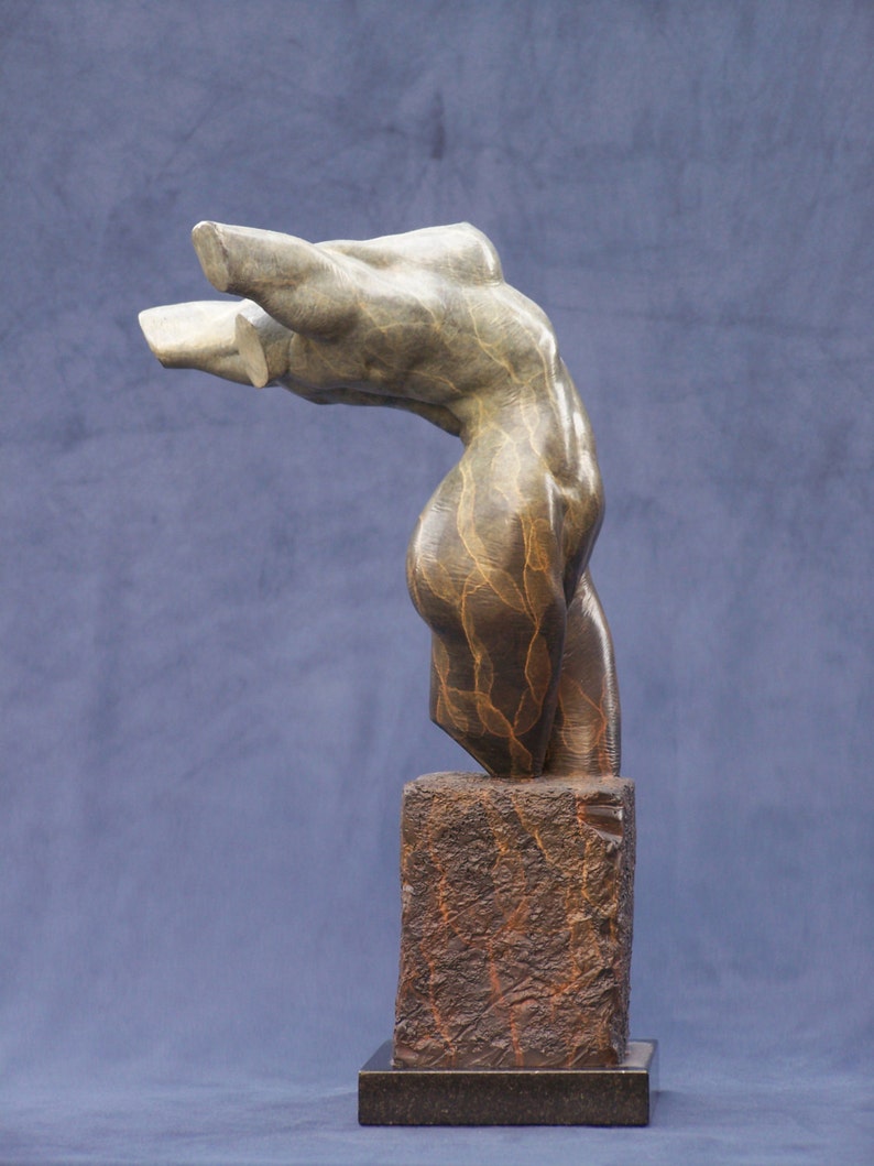 Escultura de fragmento de torso femenino. Bronce fundido. Edición ...