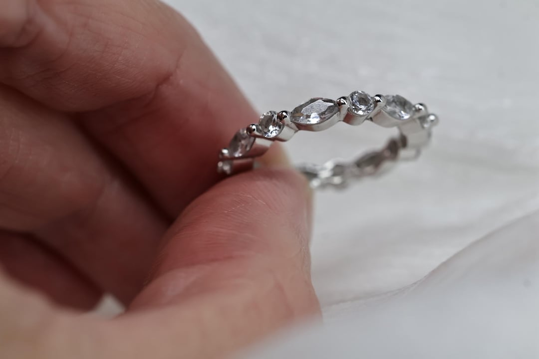 Cremation Eternity Diamond Ring for Ashes, Pet Memorial Cubic Zirconia ...