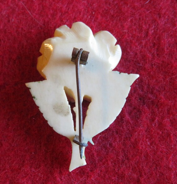 Vintage 1950's Hand Carved Bone Floral Flower Brooch … - Gem