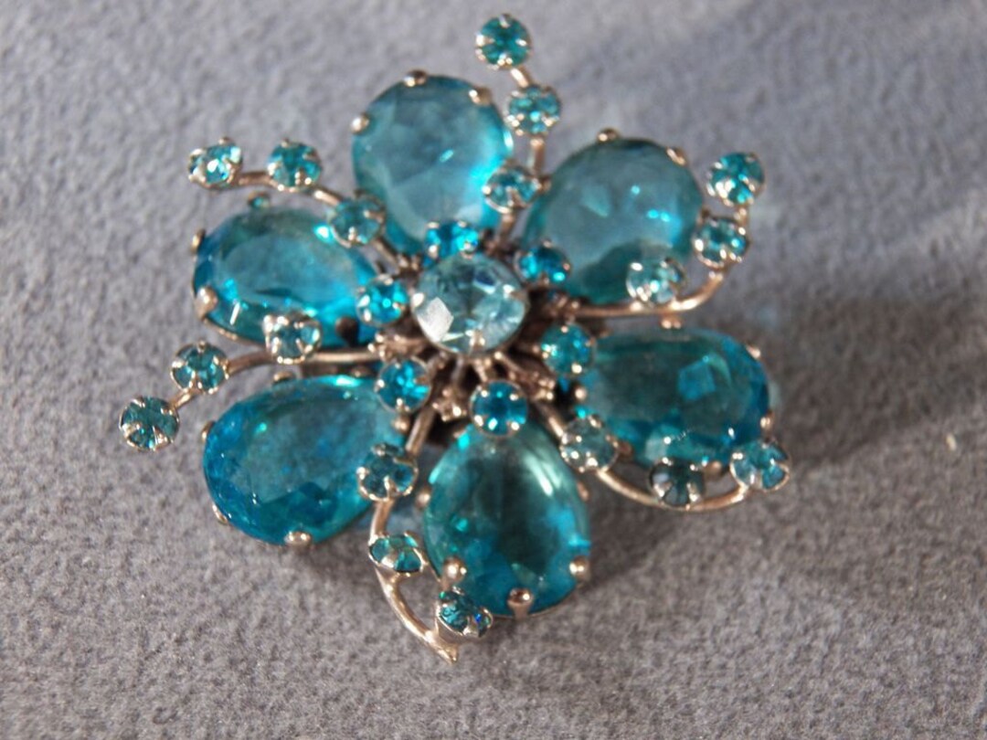 Vintage Yellow Gold Tone Large Pear Blue Round Rhinestone Pin Brooch ...