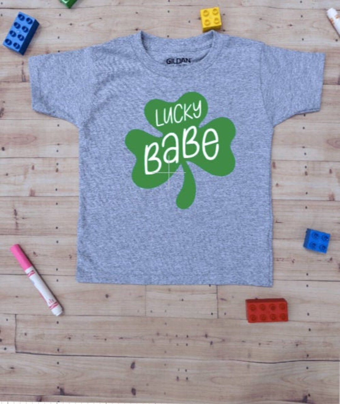 Chemise de bébé chanceux, chemise de jour de rue Patrick, vêtements de ...