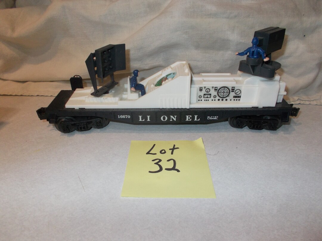 Lionel Electric Trains,lighted and Rotating Camera Man on the TV Car ...