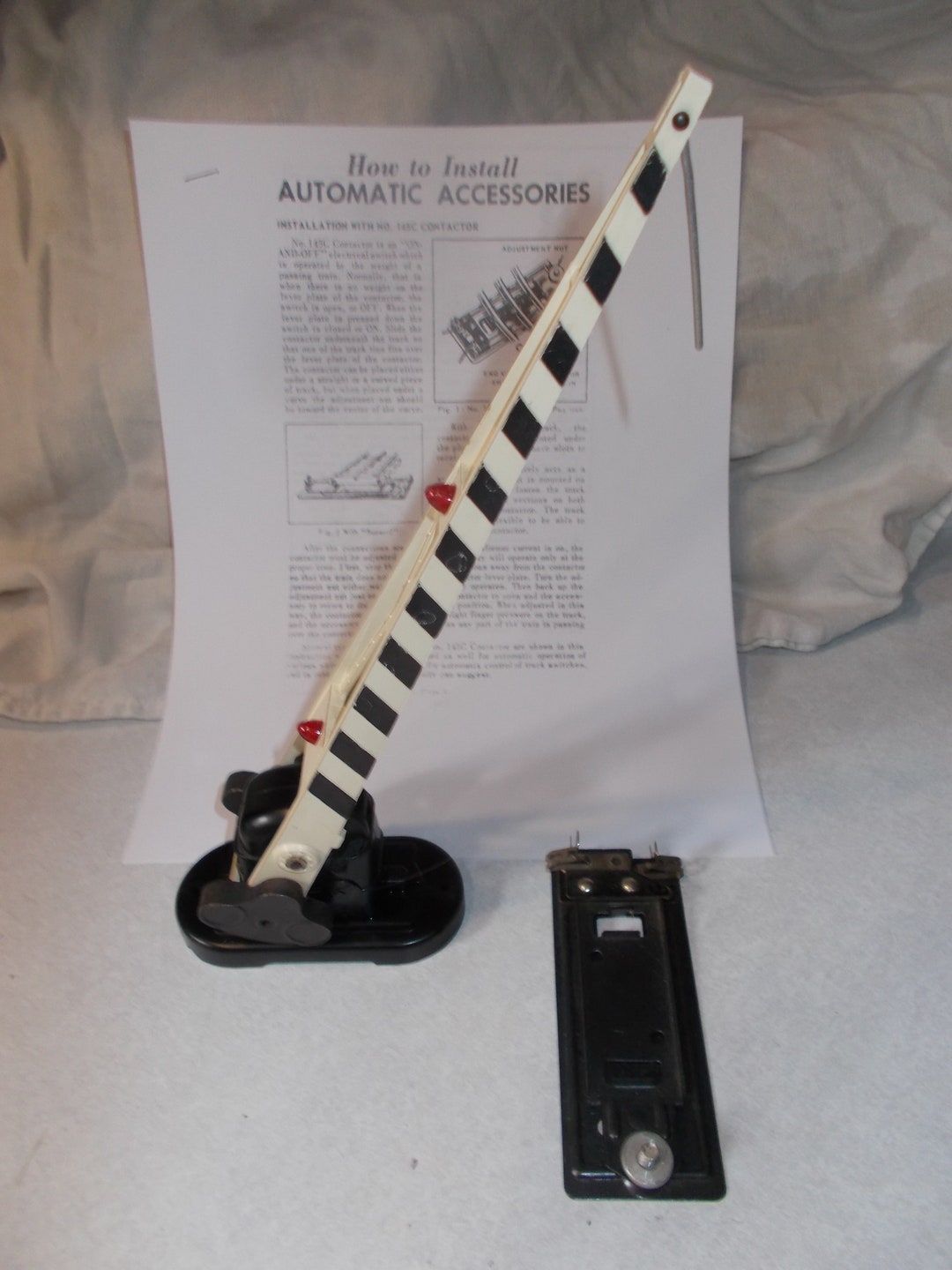 Clean and Nice 252 Crossing Gate,and Track Plate,etc for 0,027 Gauge ...