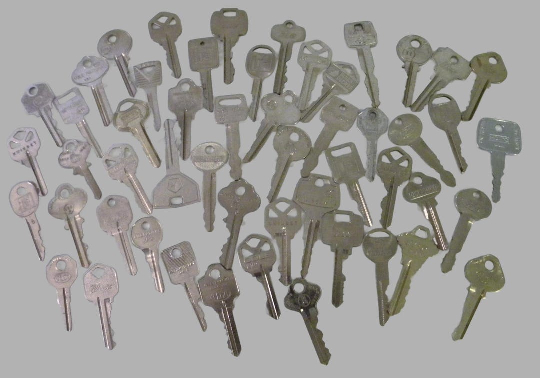 50 Vintage Keys - Old Keys - Steampunk - Altered Art - Mixed Media ...