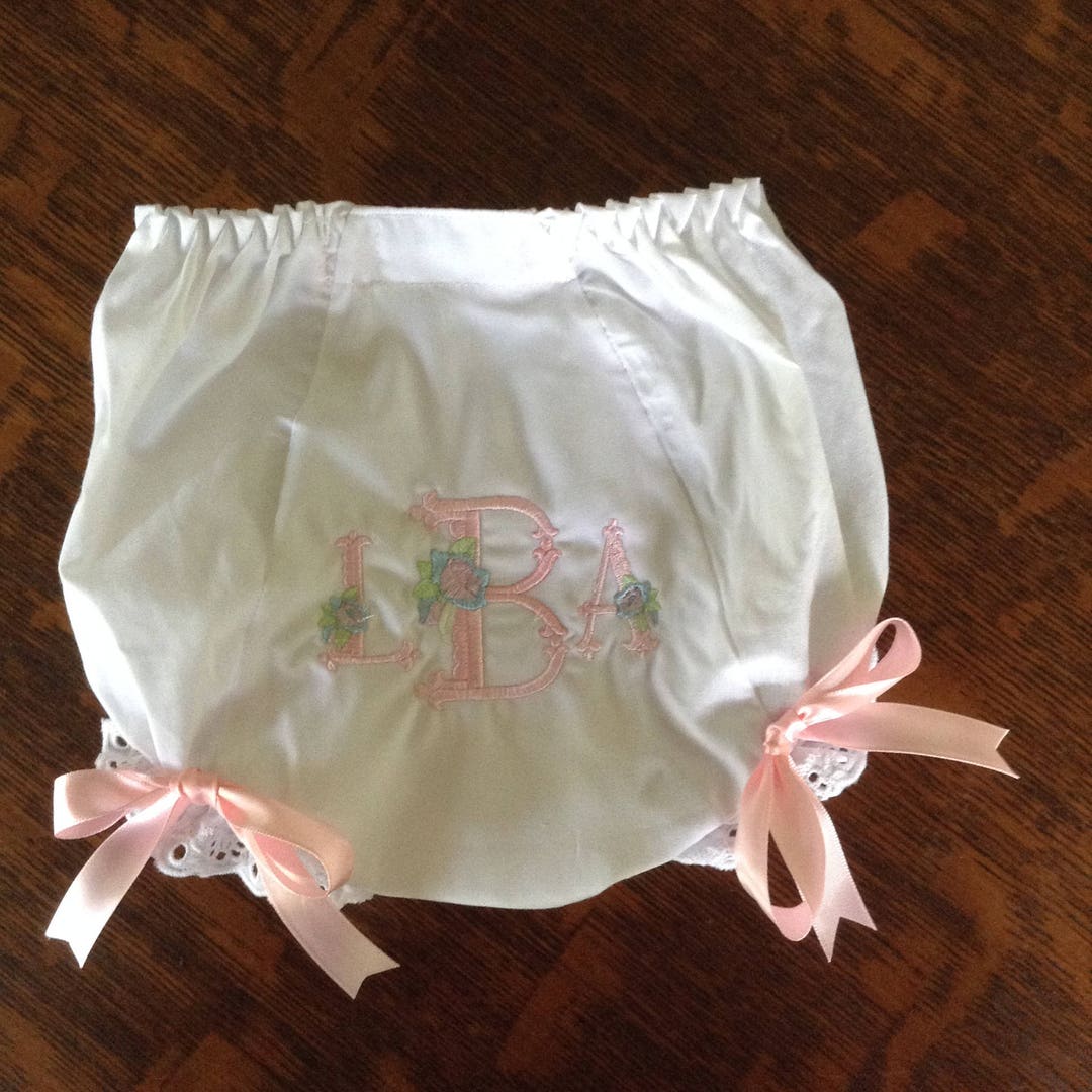 White Eyelet Diaper Cover Monogrammed With a Pink Scalloped - Etsy