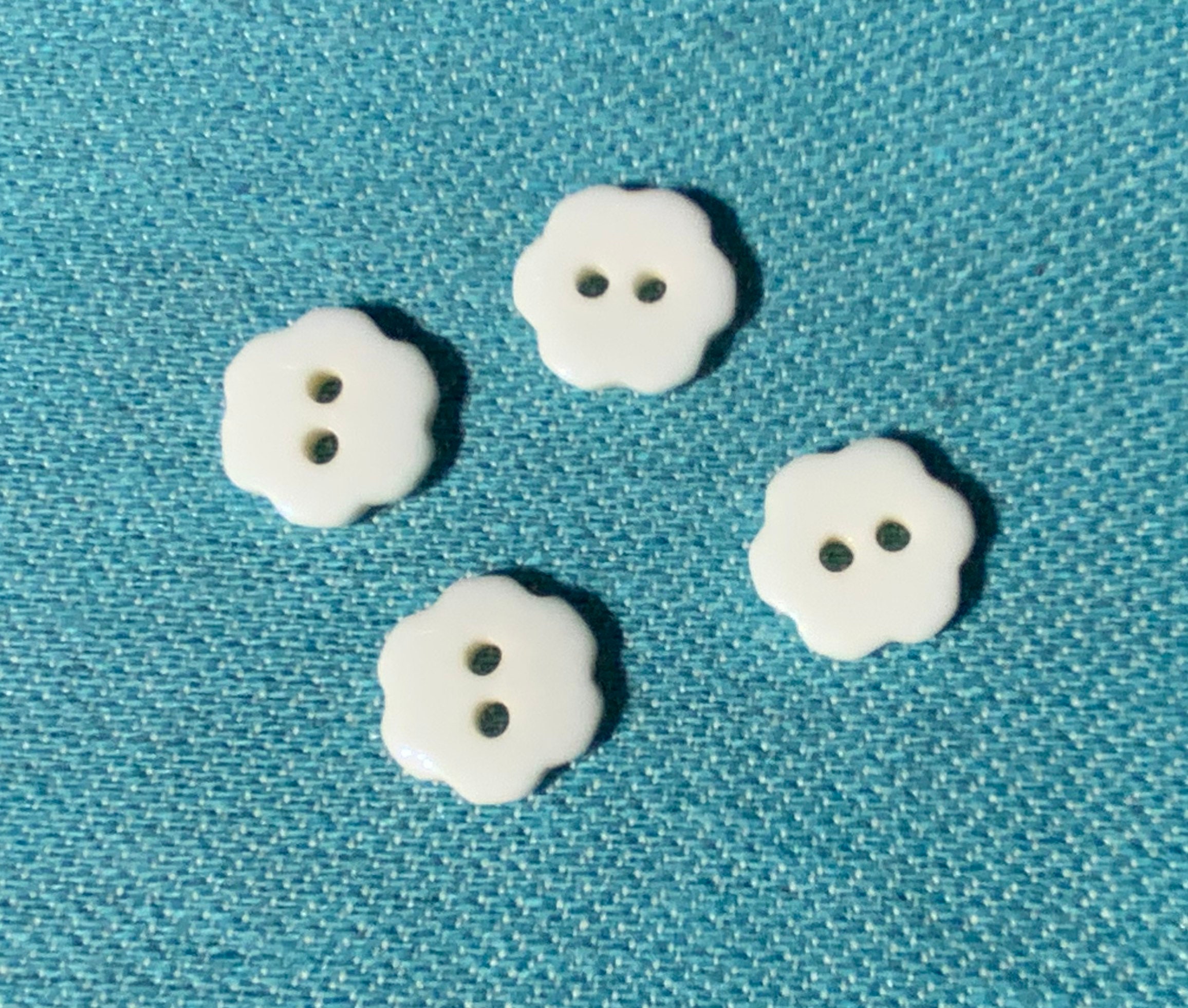 White Flower Buttons, 75 Pc, Vintage White Plastic Flower, Garden ...