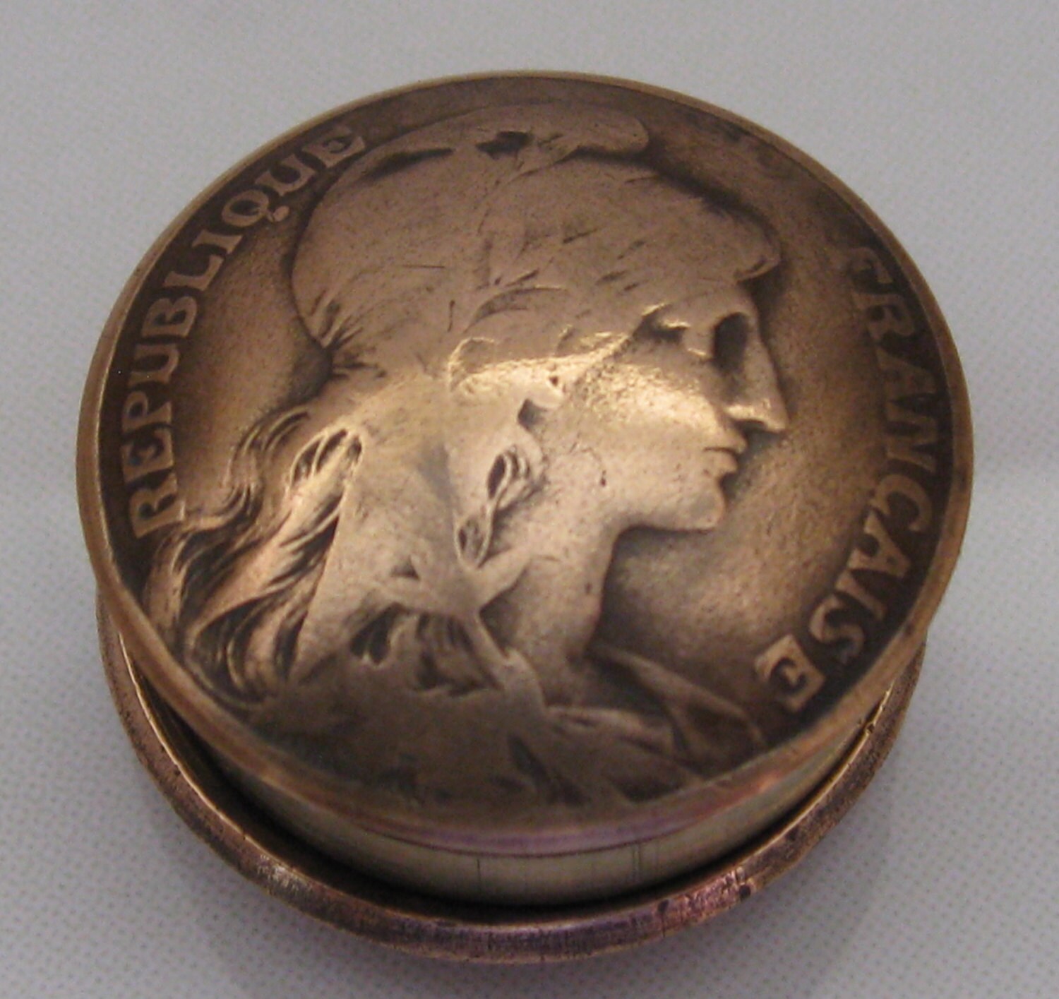 French Bronze Ten Centimes Coin Screw Lid Snuff Box / Stash - Etsy