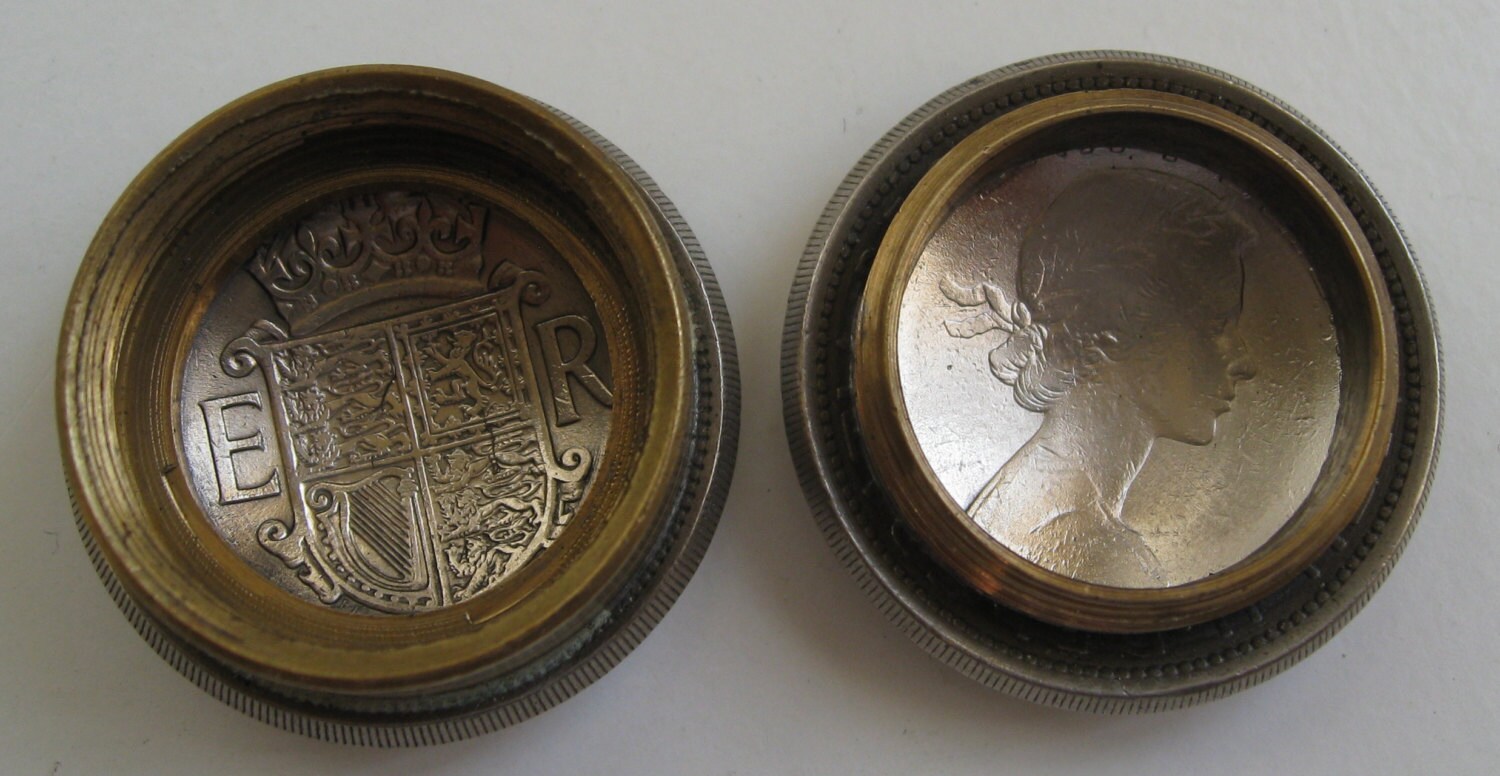 British 2/6 Half Crown Coin Pill Box / Snuff Box / Stash Box / - Etsy
