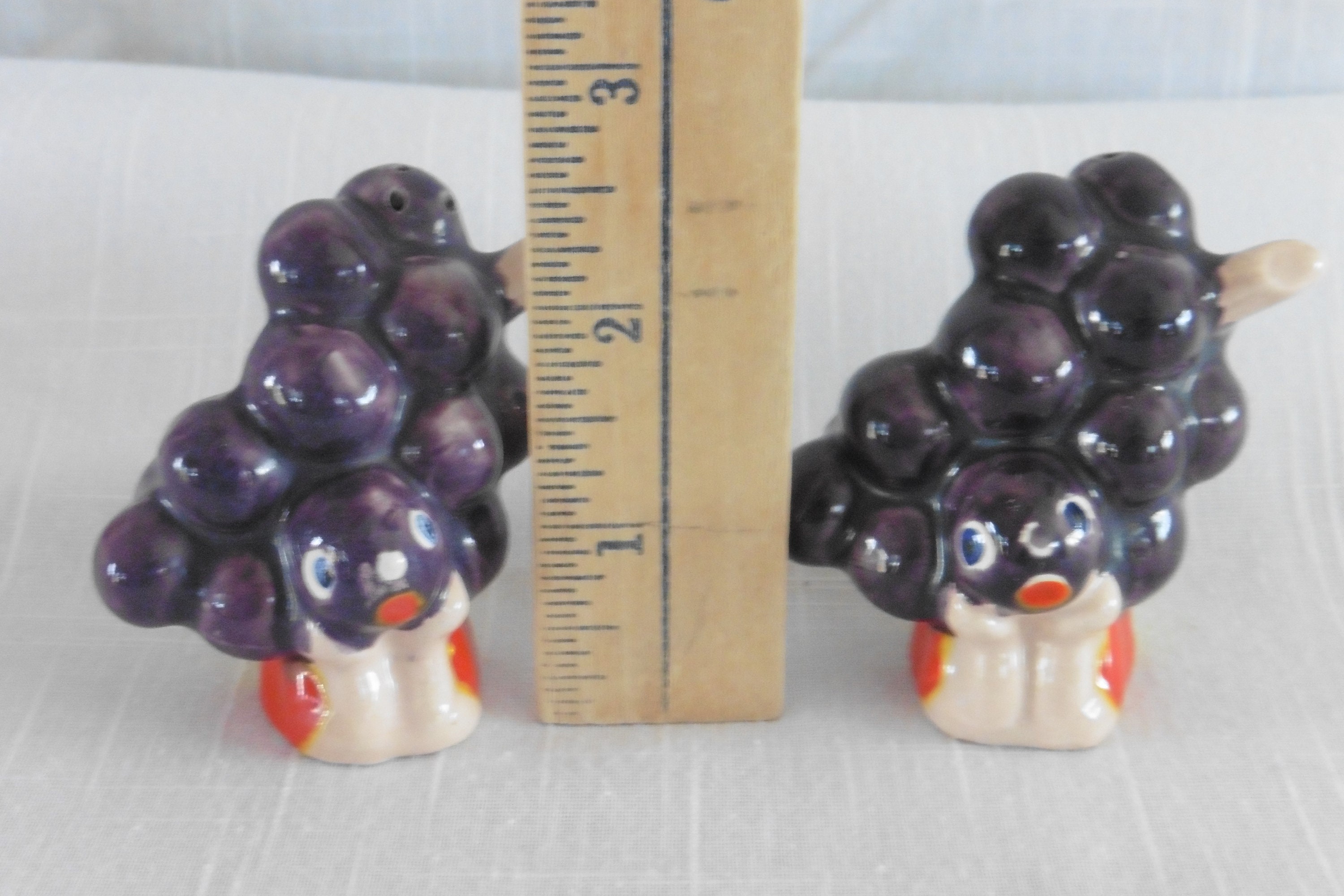 Vintage Ceramic Anthropomorphic Purple Grape Head Kid's Salt and Pepper ...