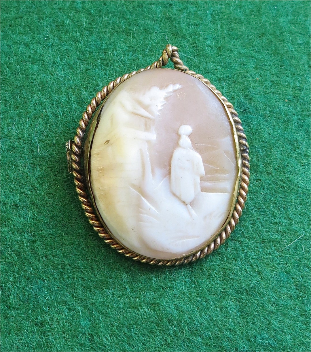Victorian Shell Cameo Brooch: Rebecca at the Well, Golden Twist Frame ...