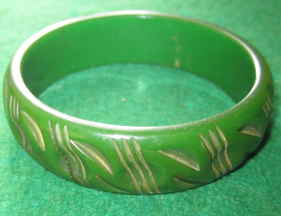 Vintage 1940s Carved Green Bakelite Bangle - Etsy
