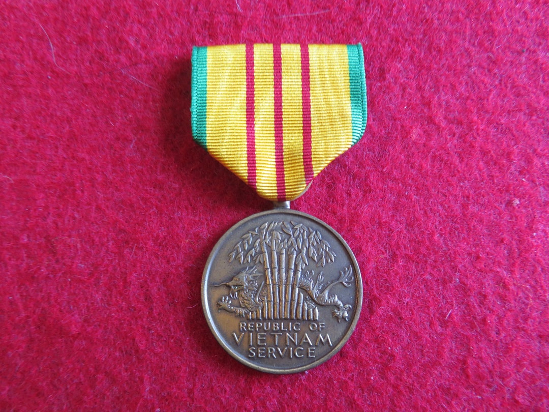 Vintage 1970's Vietnam War Era US Army Service Medal & Ribbon - Etsy