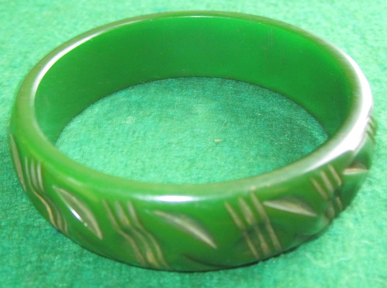 Vintage 1940's Carved Green Bakelite Bangle Bracelet | Etsy