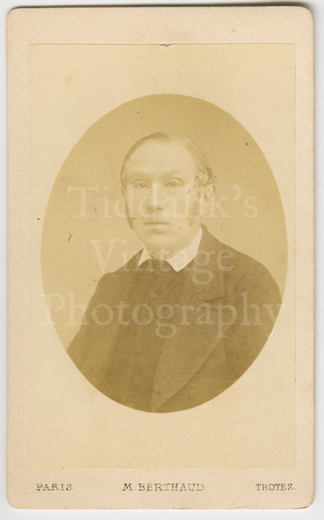 CDV Carte De Visite Photo Victorian Man Faded Portrait Oval Framed by M ...