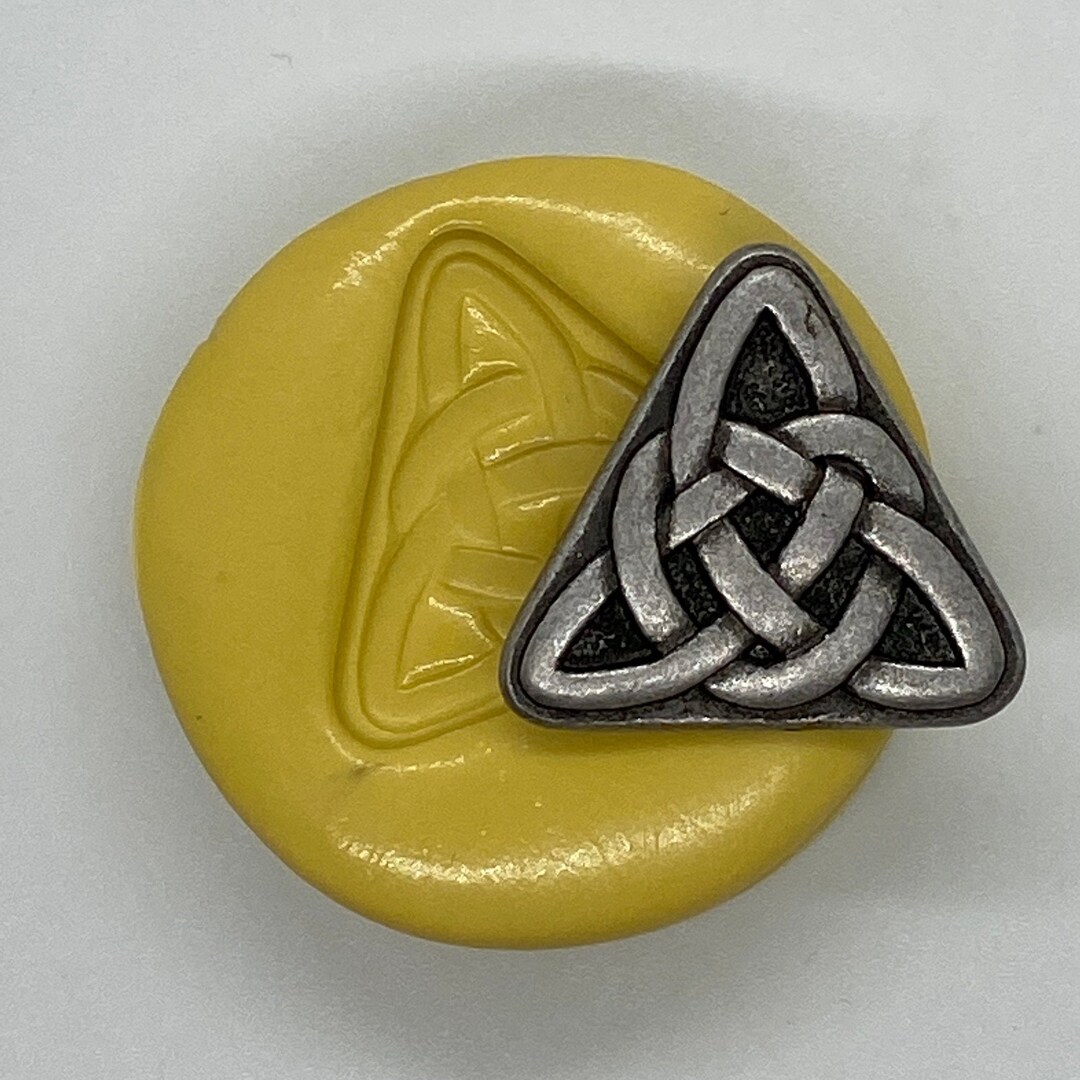 CELTIC Tri-knot/triquetra/trinity Charm Flexible Mold - Etsy
