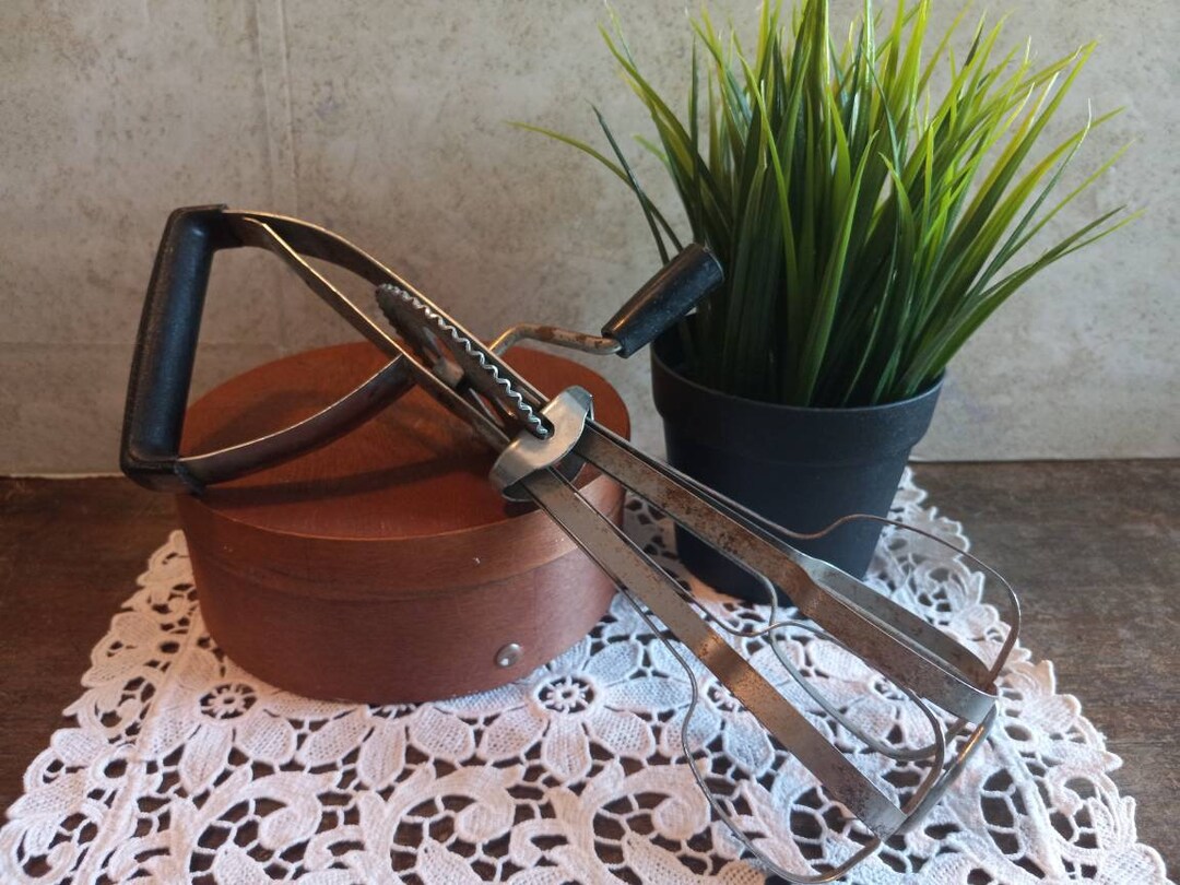 Vintage Black Handled Ecko Hand Mixer, Beater, Retro Kitchen, Kitchen ...
