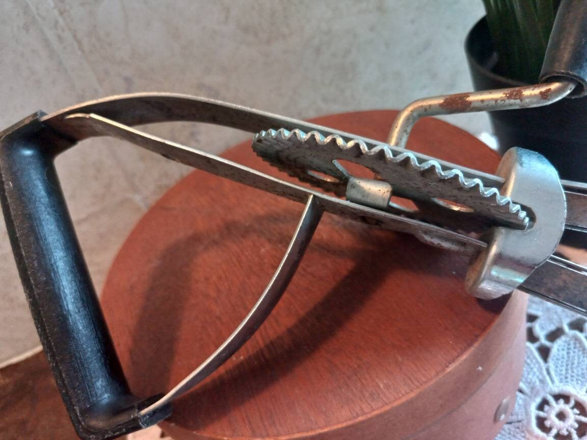 Vintage Black Handled Ecko Hand Mixer, Beater, Retro Kitchen, Kitchen ...