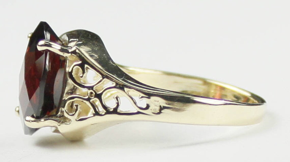 Mozambique Garnet 18KY Gold Ring R057 - Etsy