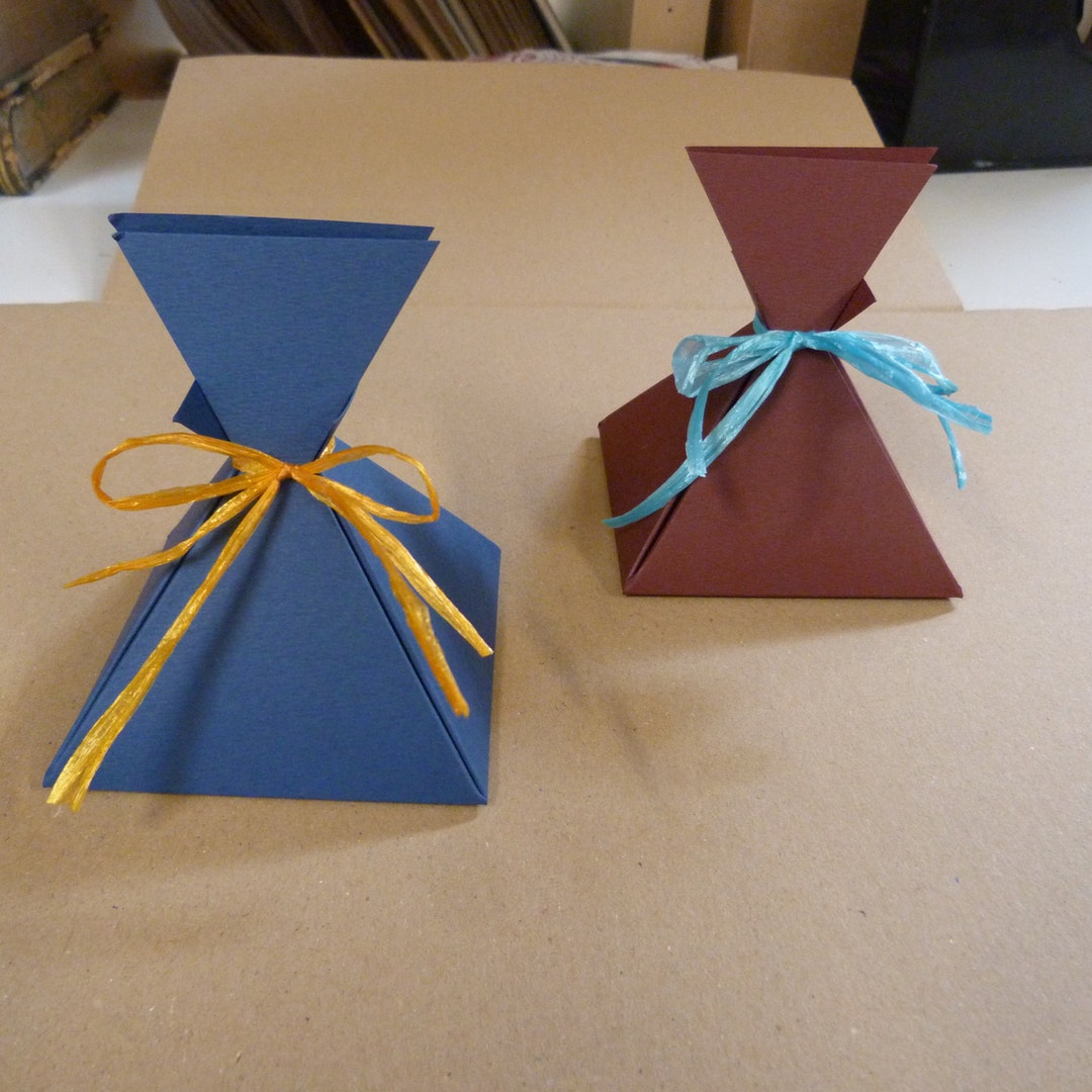 10 X Card Board Gift Box Pyramid , Size 8cm / 6cm, Dark Blue, Dark Red ...