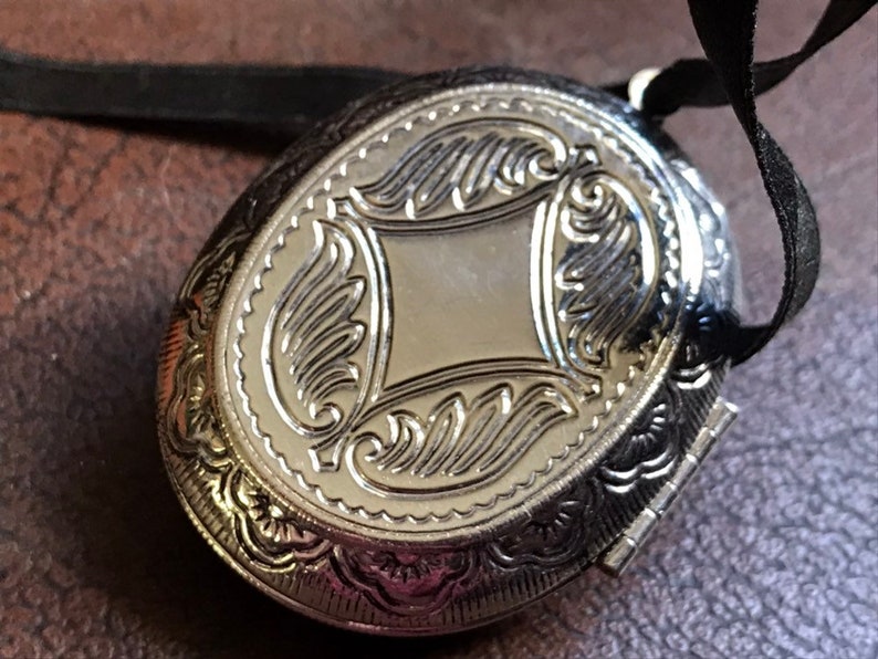 OOAK Creepy Body Horror Human Eye Locket Cabinet of - Etsy