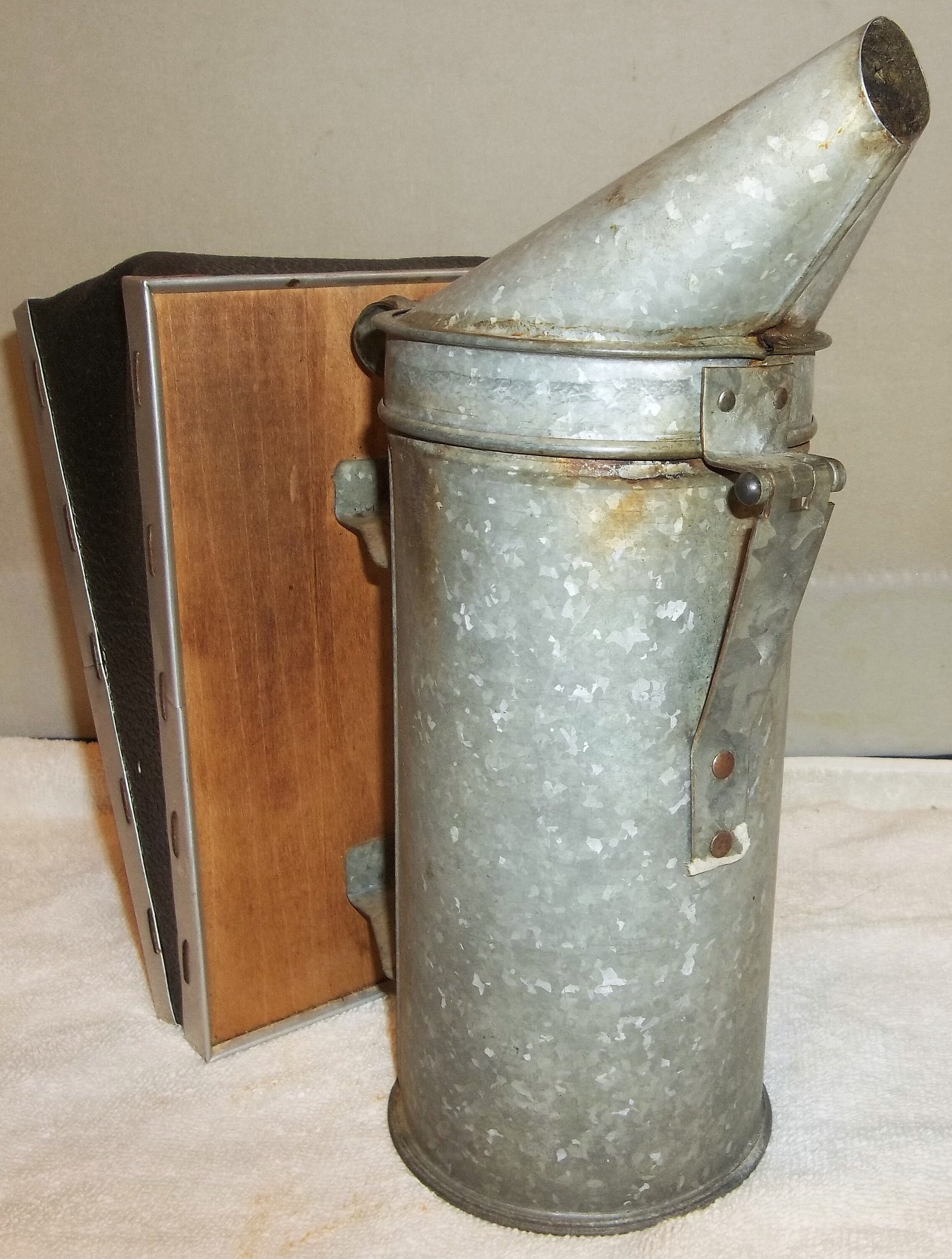 Vintage A. I. Root Co. Bee Keeper's Smoker Apiary Apian Supplies Hive ...