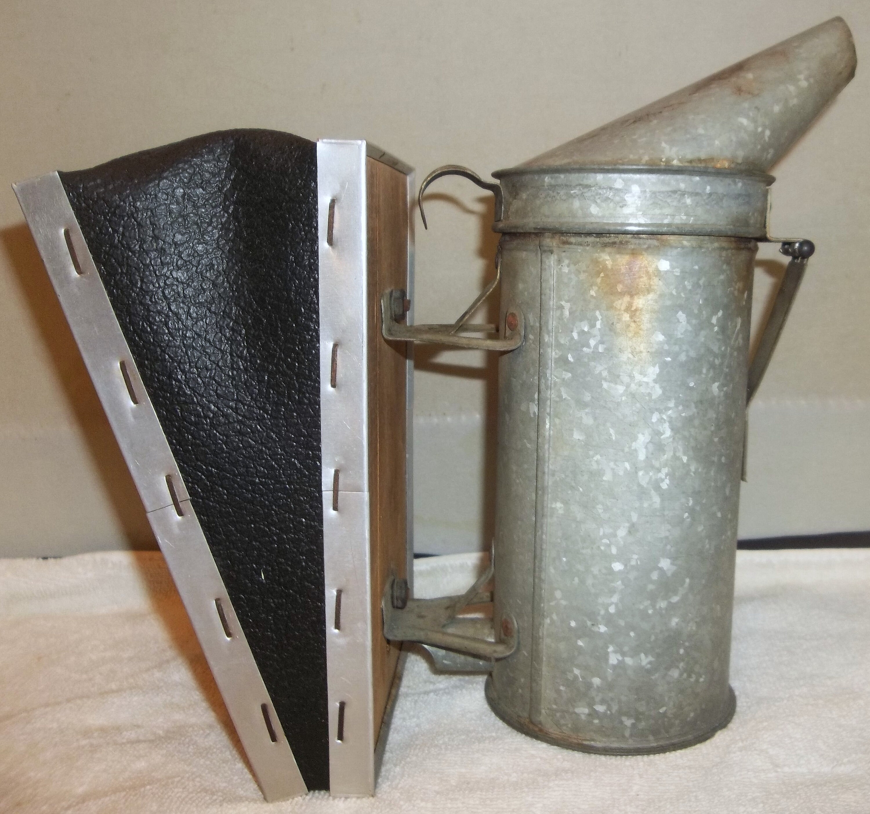 Vintage A. I. Root Co. Bee Keeper's Smoker Apiary Apian Supplies Hive ...