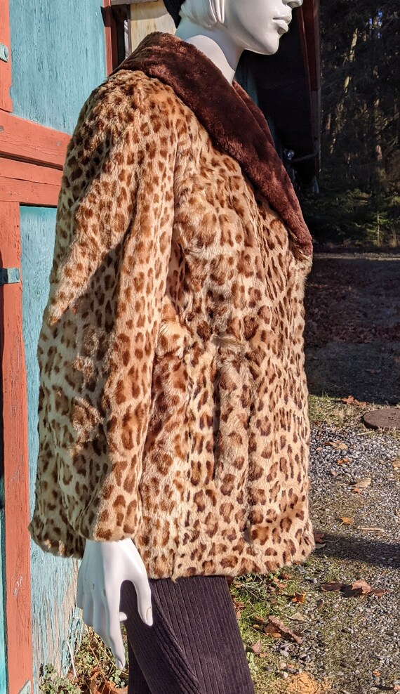 Vintage Shearling Wool Coat with Wild Cat Print – 195… - Gem