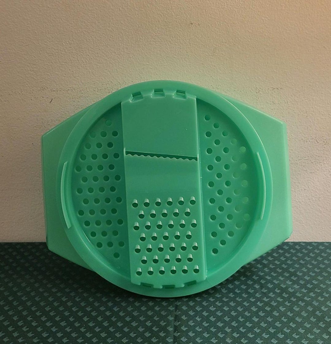 Vintage Tupperware Shredder and Bowl- Green - Etsy