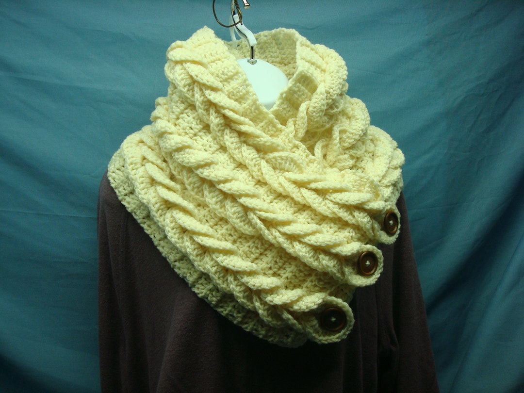 CLEARANCE 3-braid Braided Cowl in Antique White, 36.5in long x 9in wide ...