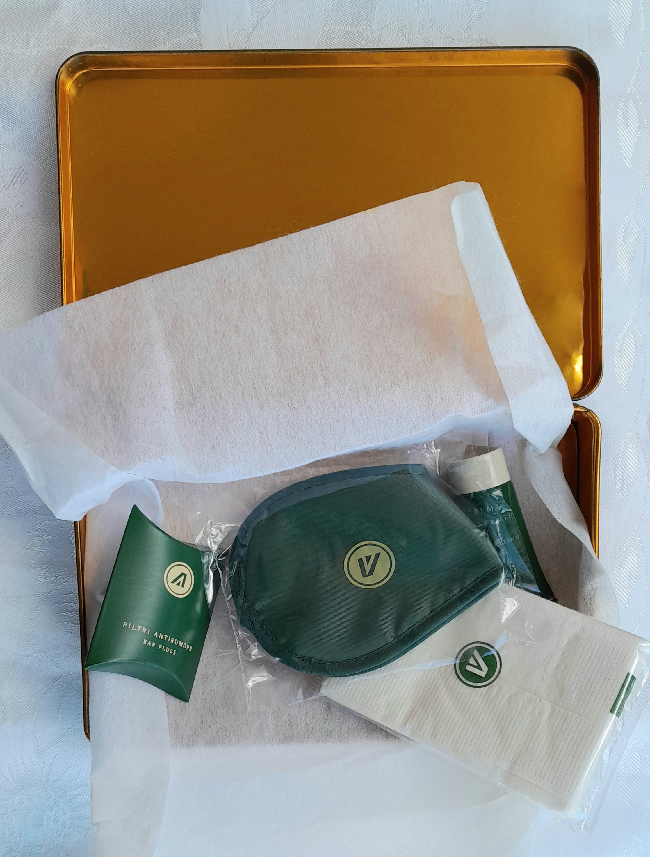 Alitalia Travel Kit 1st Class, Tin Box With Sealed Amenities ...