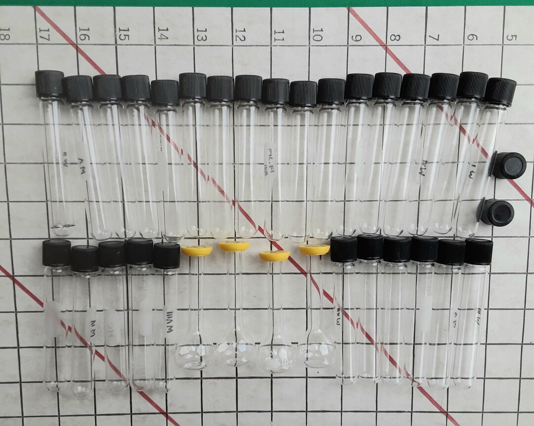 Test Tubes Used Lot of 32 Glass With Caps 28 Pyrex & 4 Kimax 10 Ml USA ...