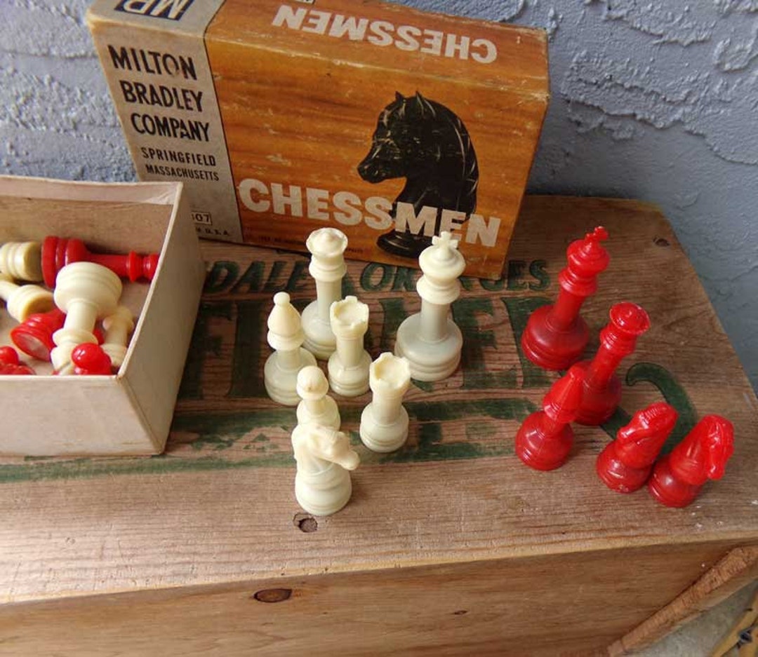 Milton Bradley Chessman 1958 Chess Game, Chess Pieces, Vintage Chess ...
