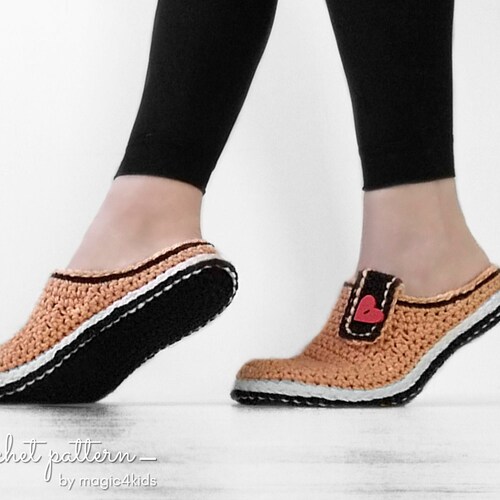 CROCHET PATTERN Women Basic Clogs With Yarn - Etsy