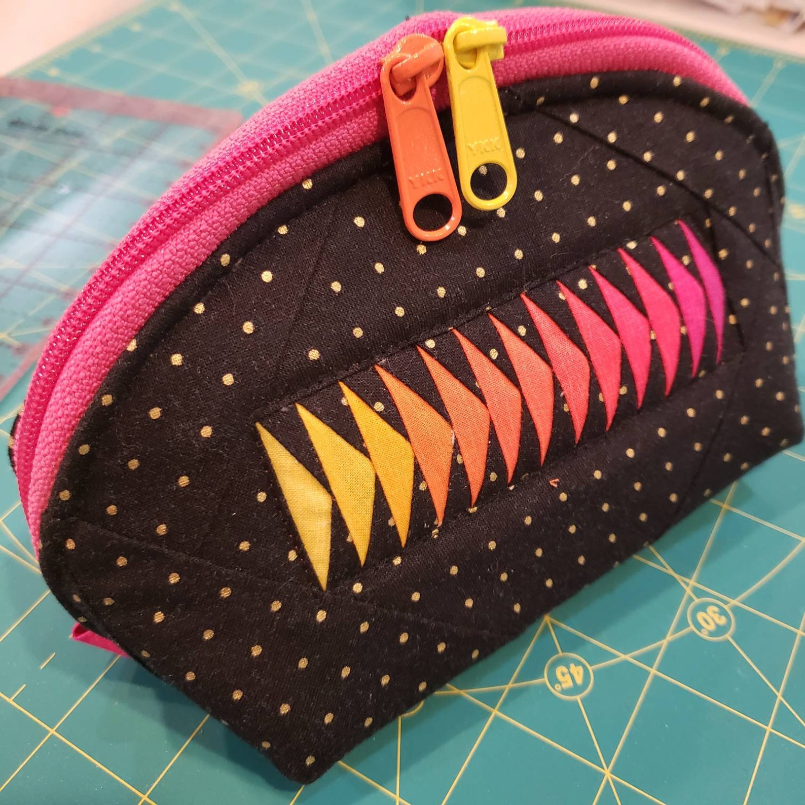 Clam up Zipper Bag Custom Kit Using the Clam-up Pattern by - Etsy